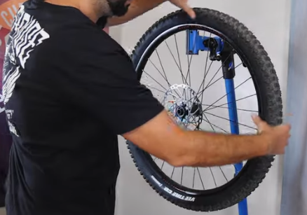 Complete Guide to Setting Up Tubeless Tires for Bikes